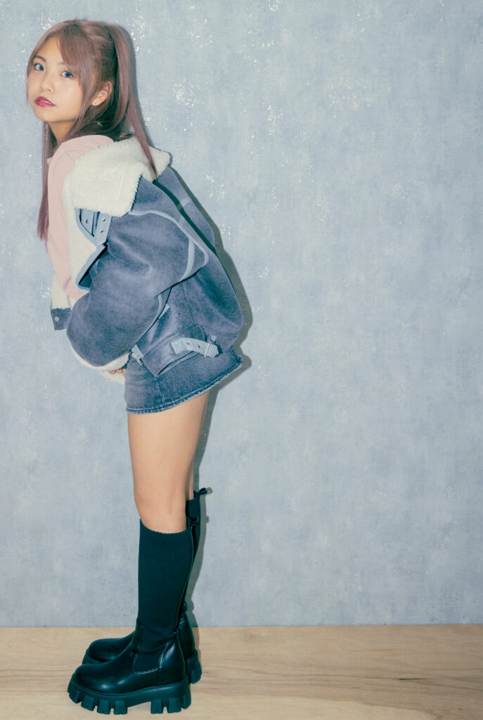 【GYDA】フェイクスウェード×ピンクニットで、甘辛ミックスなオトナコーデ