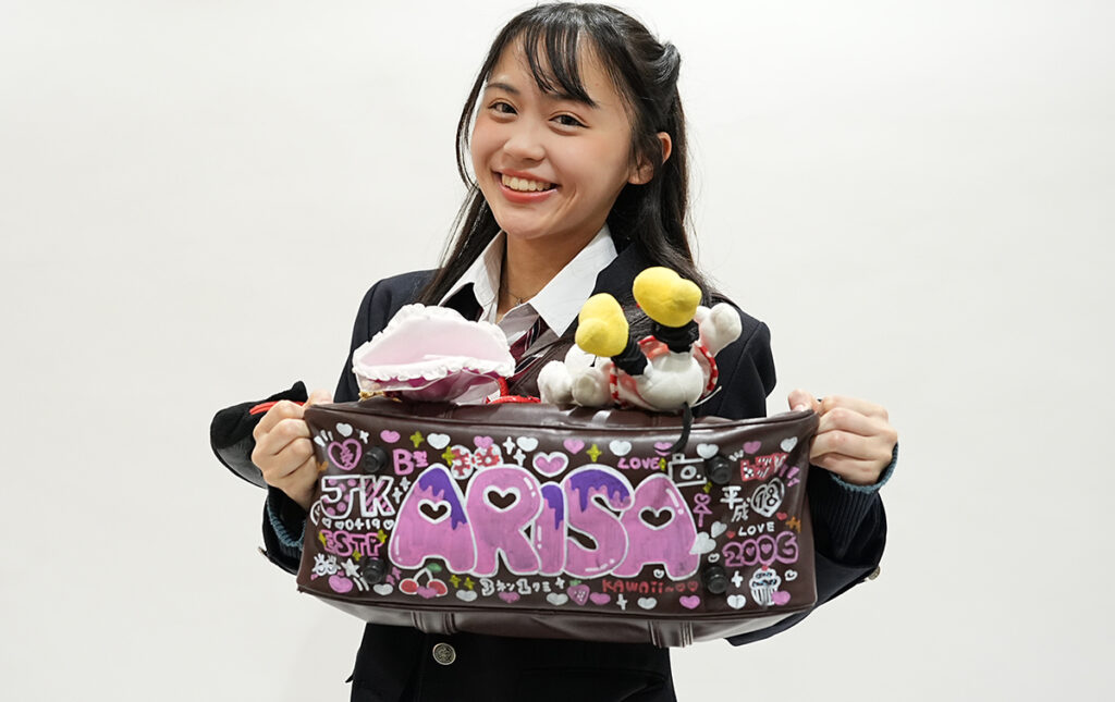 JKのスクバ落書き事情を発表♡可愛くデコるやり方や写真の撮り方も紹介